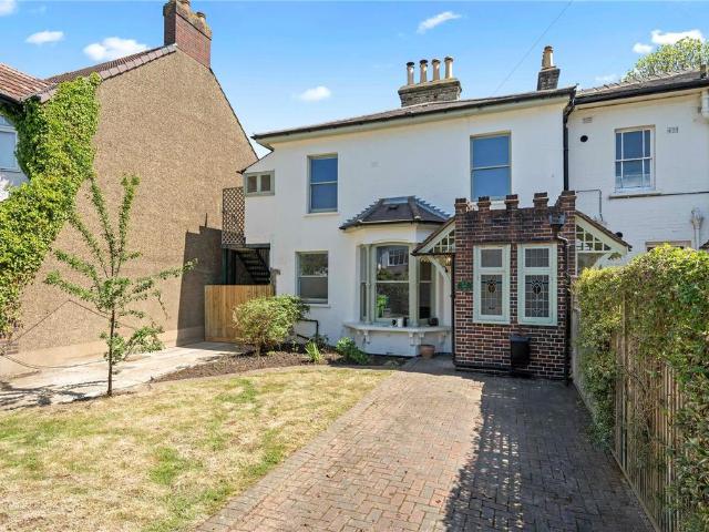3 bedroom semi detached house to rent