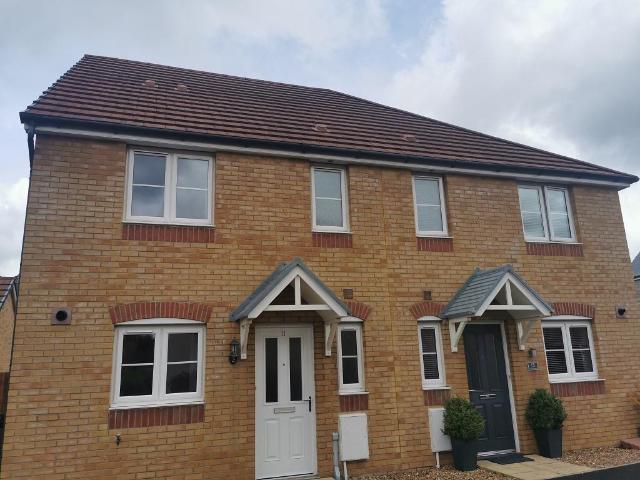 3 bedroom semi detached house to rent
