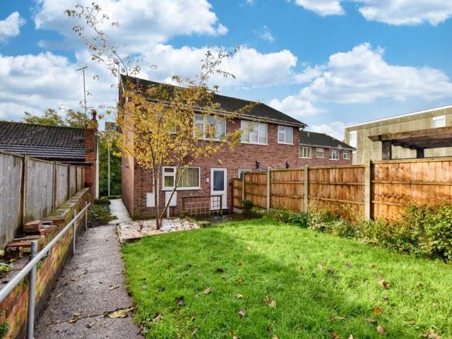 3 bedroom semi detached house to rent