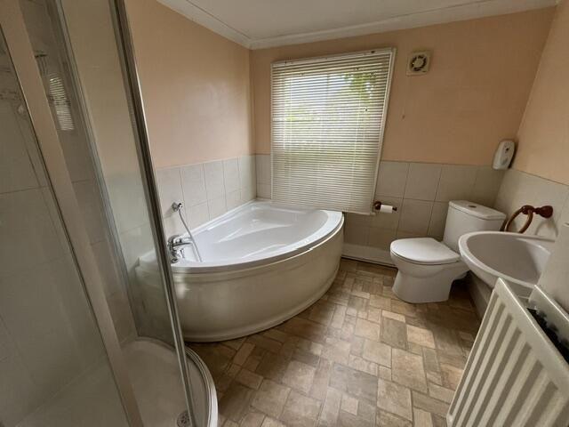 3 bedroom semi detached house to rent