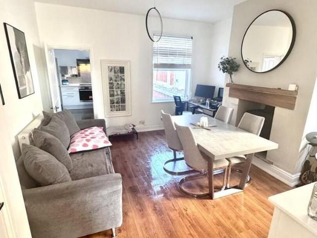 3 bedroom semi detached house to rent