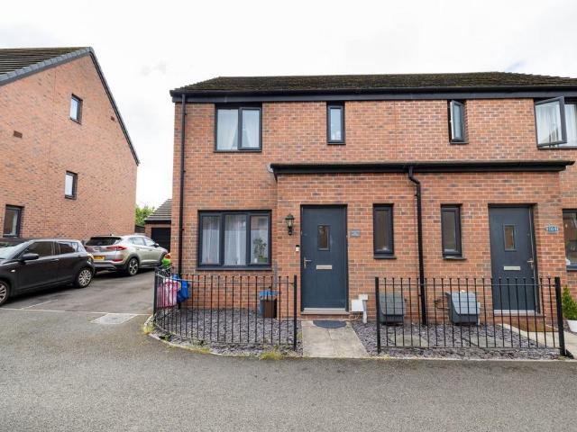 3 bedroom semi detached house to rent