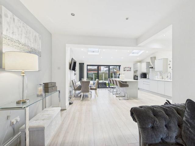 3 bedroom semi detached house to rent