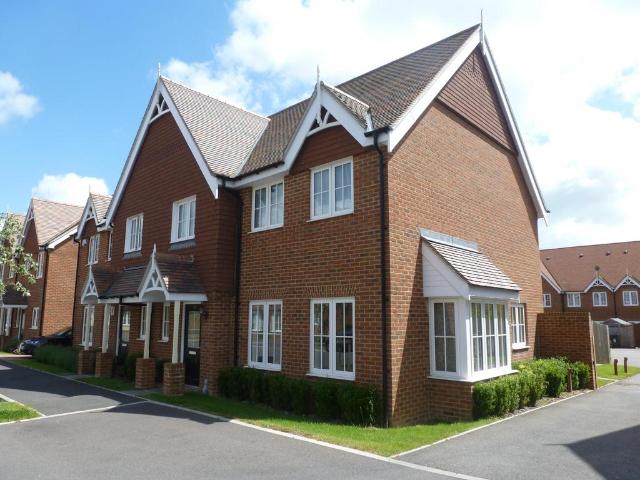 3 bedroom semi detached house to rent