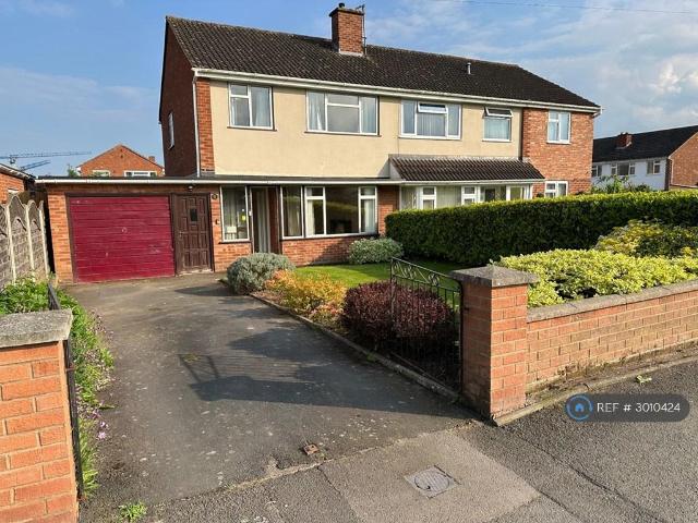 3 bedroom semi detached house to rent