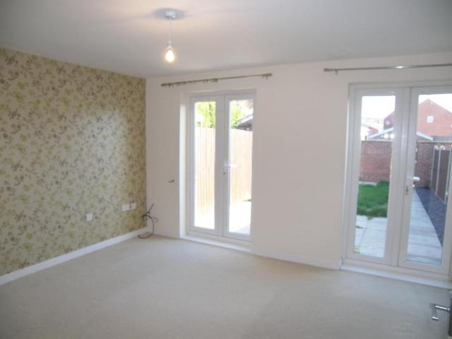 3 bedroom semi detached house to rent