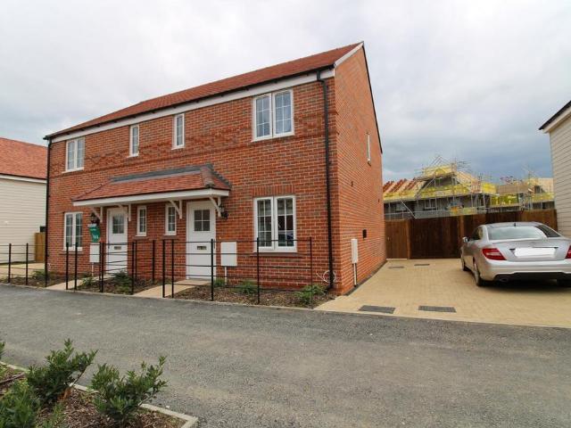 3 bedroom semi detached house to rent