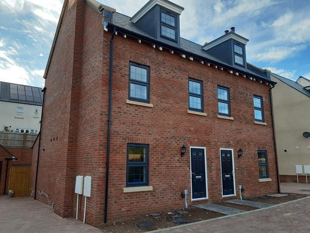 3 bedroom semi detached house to rent
