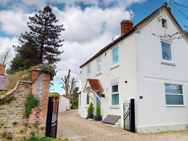 3 bedroom semi detached house to rent