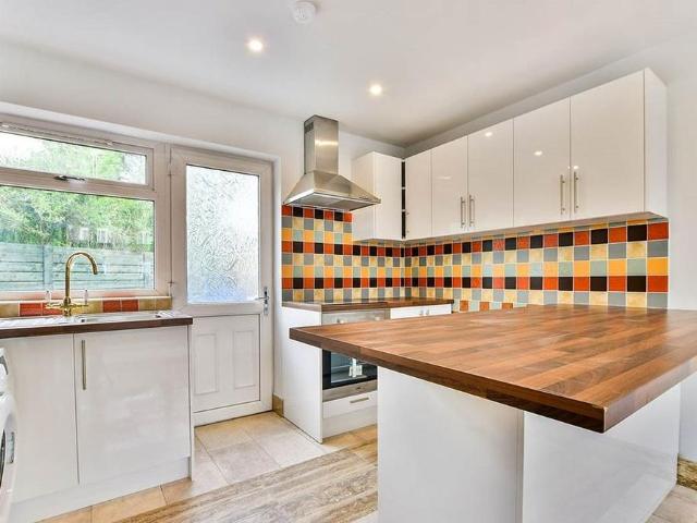 3 bedroom semi detached house to rent