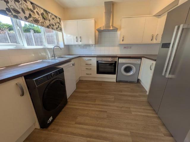 3 bedroom semi detached house to rent
