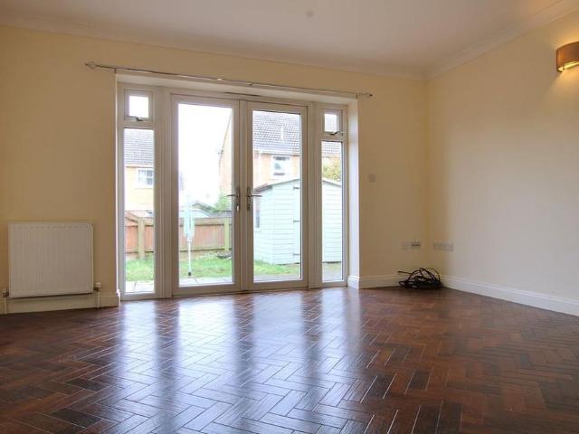 3 bedroom semi detached house to rent