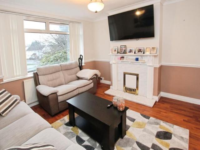 3 bedroom semi detached house to rent