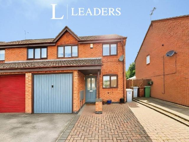 3 bedroom semi detached house to rent