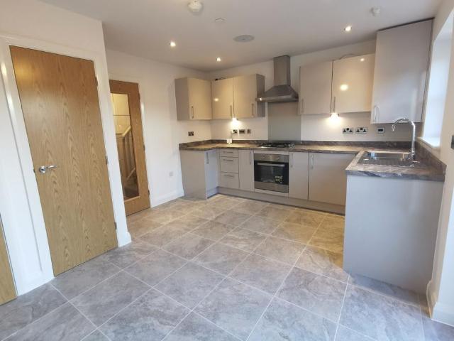 3 bedroom semi detached house to rent