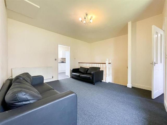 3 bedroom semi detached house to rent