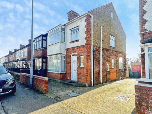 3 bedroom semi detached house to rent