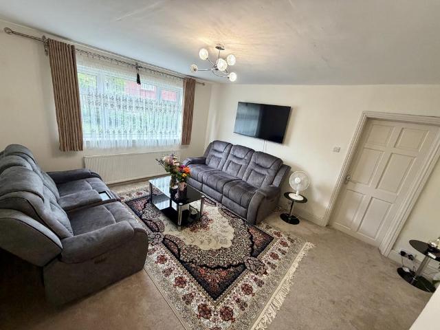 3 bedroom semi detached house to rent