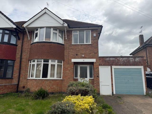 3 bedroom semi detached house to rent