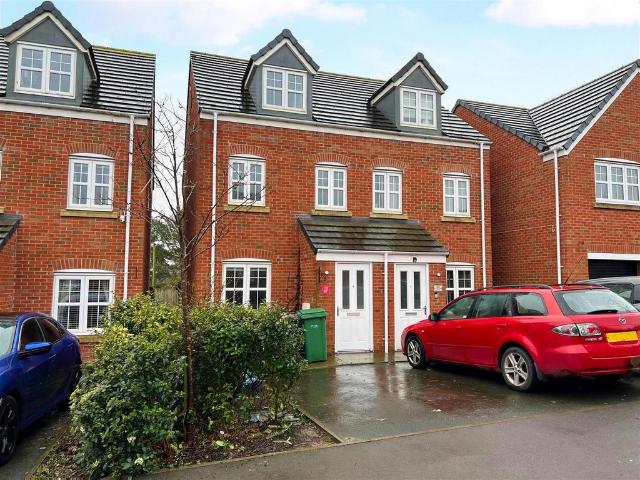 3 bedroom semi detached house to rent
