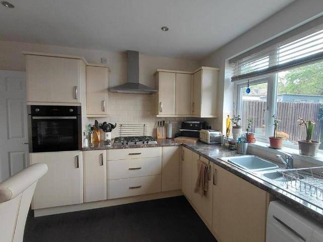3 bedroom semi detached house to rent