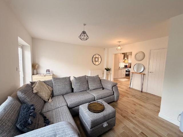 3 bedroom semi detached house to rent