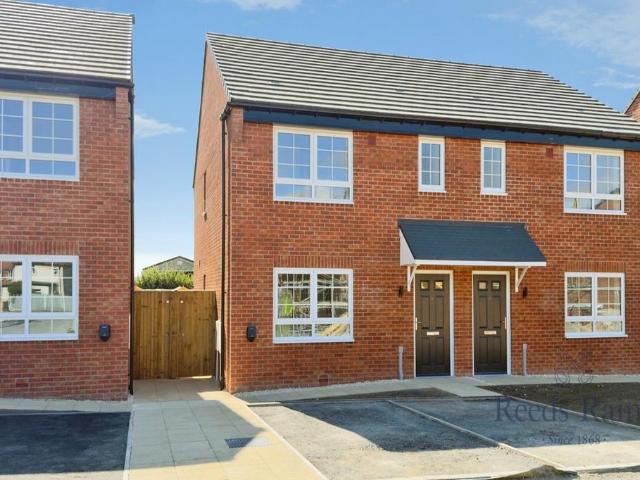 3 bedroom semi detached house to rent