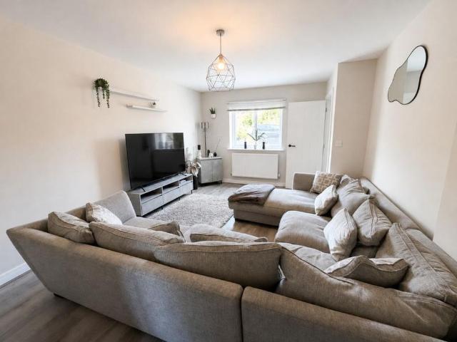 3 bedroom semi detached house to rent