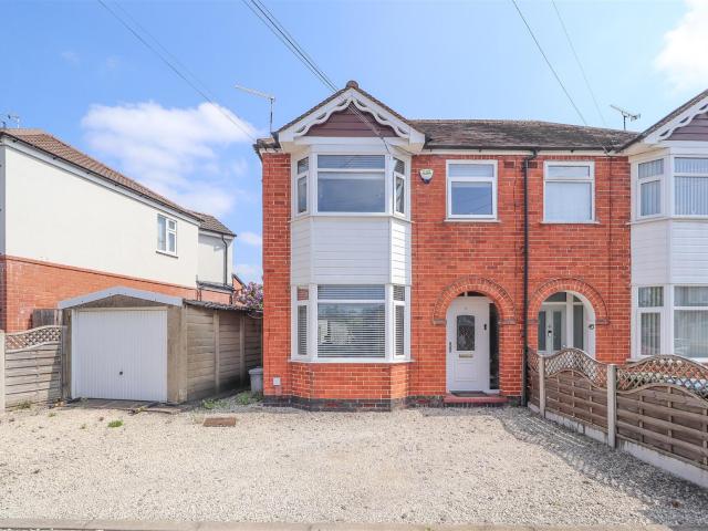3 bedroom Semi detached house to rent