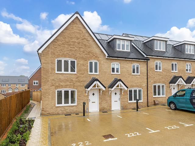 3 bedroom semi detached house to rent