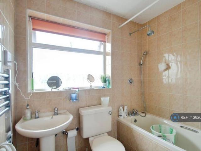 3 bedroom semi detached house to rent