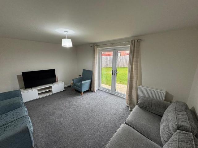 3 bedroom semi detached house to rent