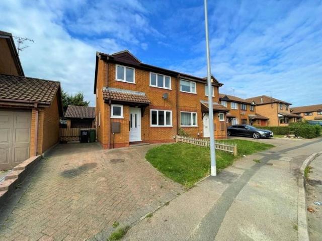 3 bedroom semi detached house to rent