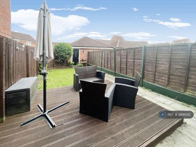 3 bedroom semi detached house to rent