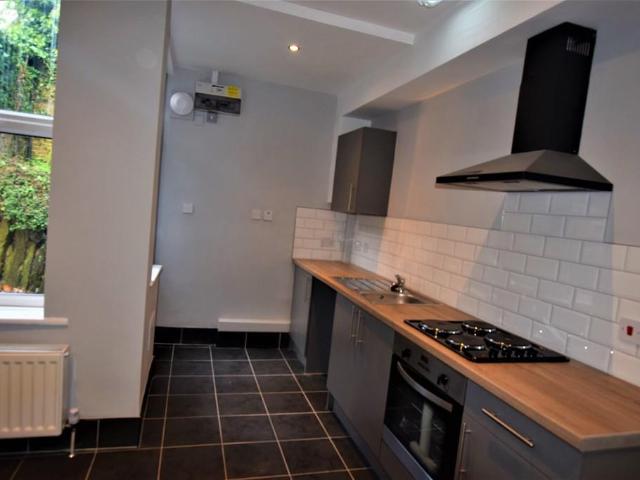 3 bedroom semi detached house to rent
