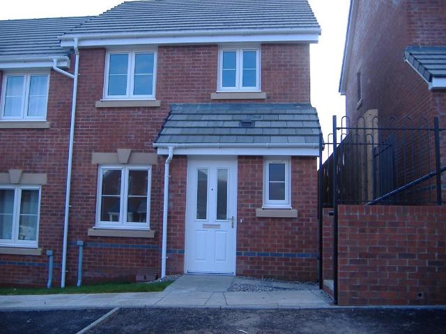 3 bedroom semi detached house to rent