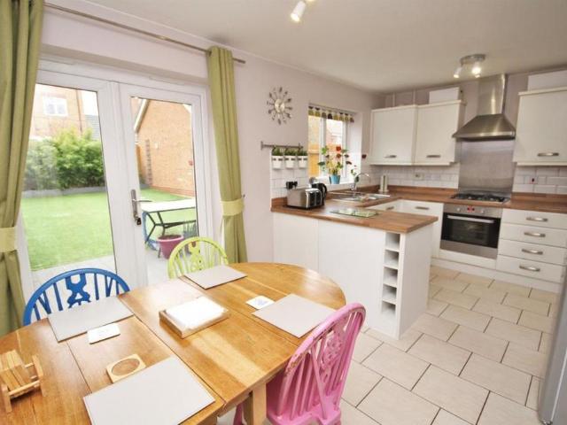 3 bedroom semi detached house to rent