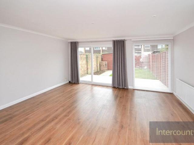 3 bedroom semi detached house to rent