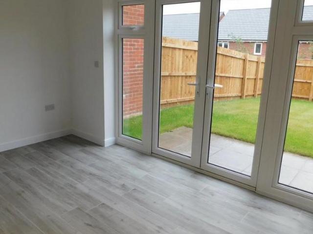 3 bedroom semi detached house to rent
