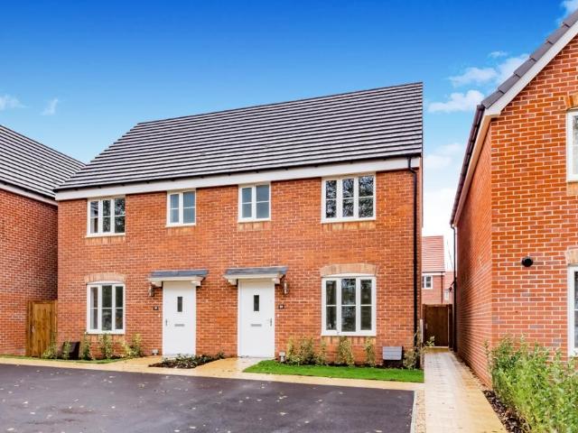 3 bedroom semi detached house to rent