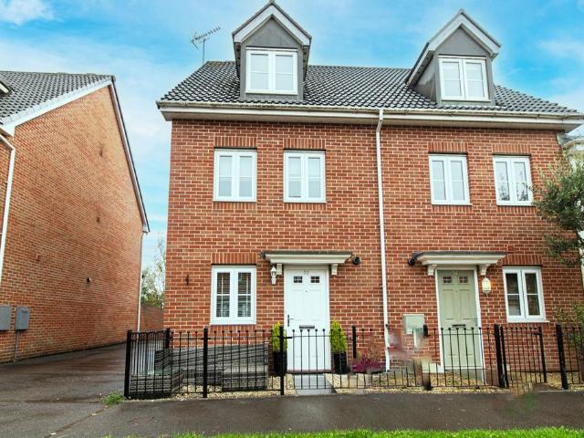 3 bedroom semi detached house to rent