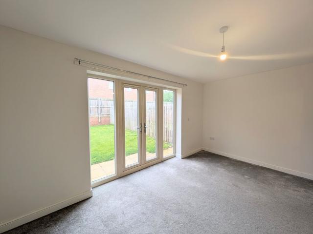 3 bedroom semi detached house to rent