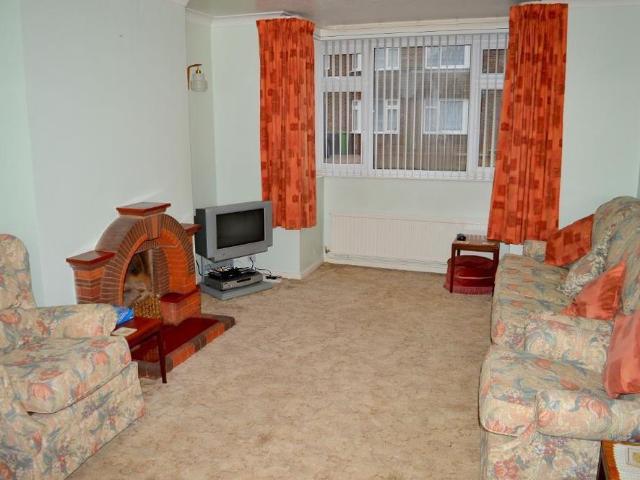 3 bedroom semi detached house to rent