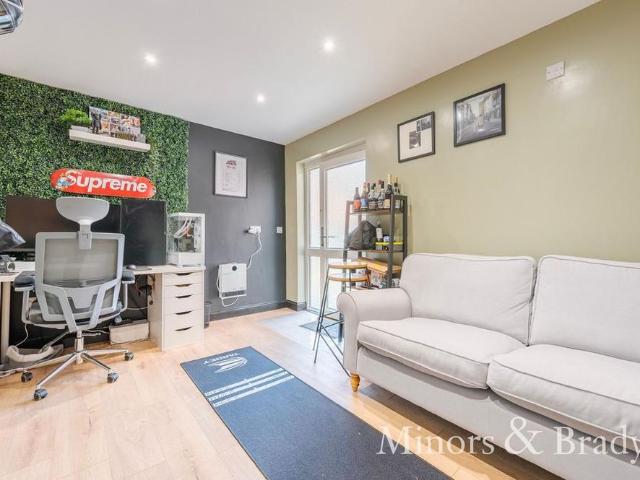 3 bedroom semi detached house to rent