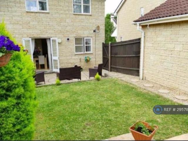 3 bedroom semi detached house to rent