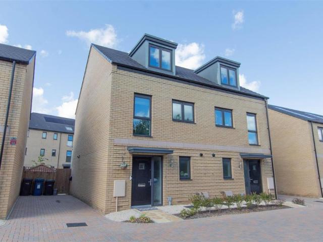3 bedroom semi detached house to rent