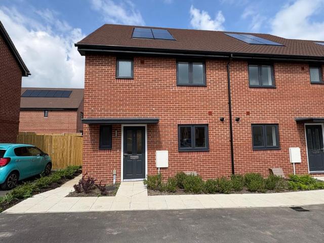 3 bedroom semi detached house to rent
