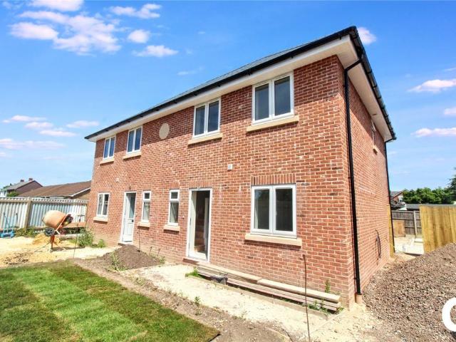 3 bedroom semi detached house to rent