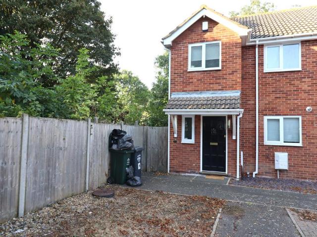 3 bedroom semi detached house to rent