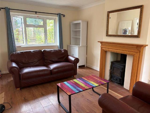3 bedroom semi detached house to rent